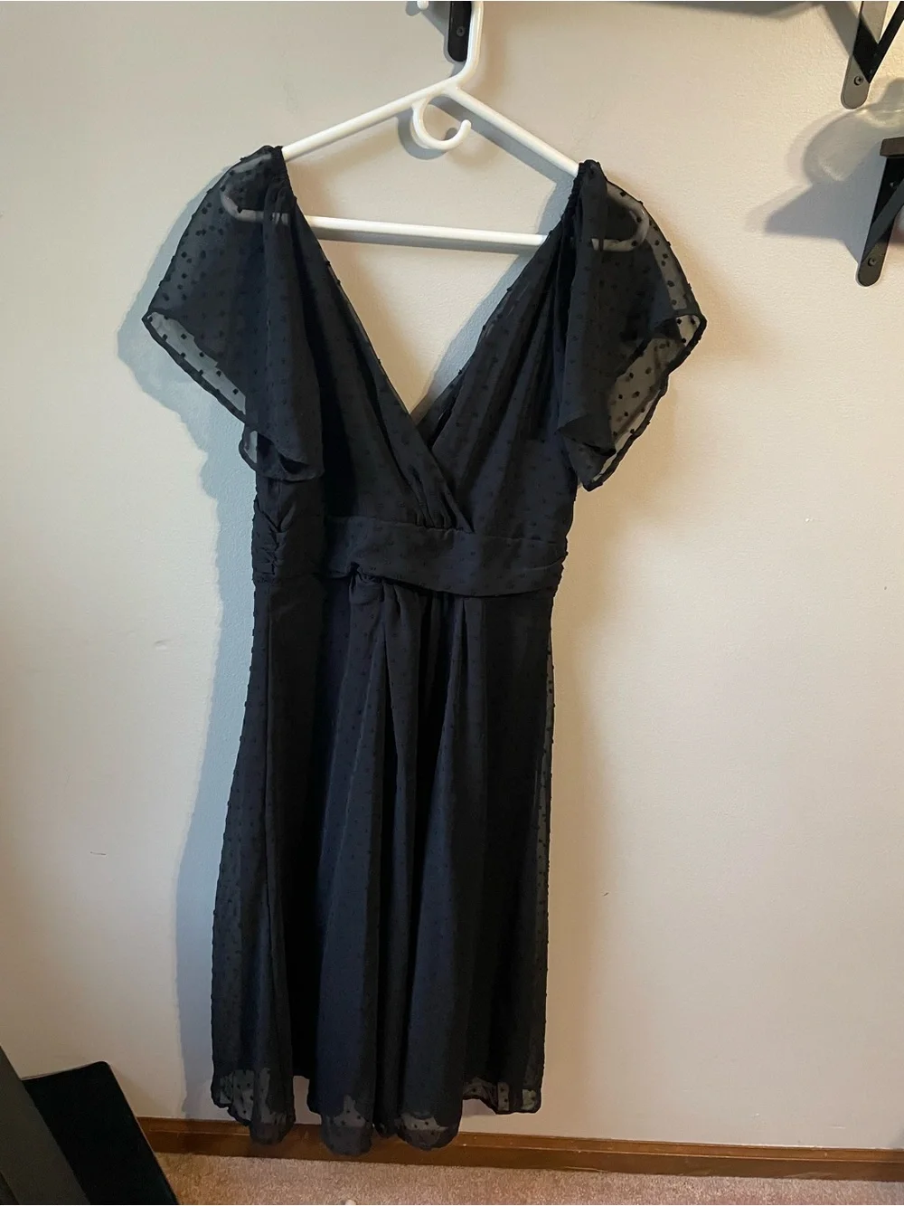 Boohoo | Dresses | Boohoo Black Midi Dress With Flutter Sleeves New ...
